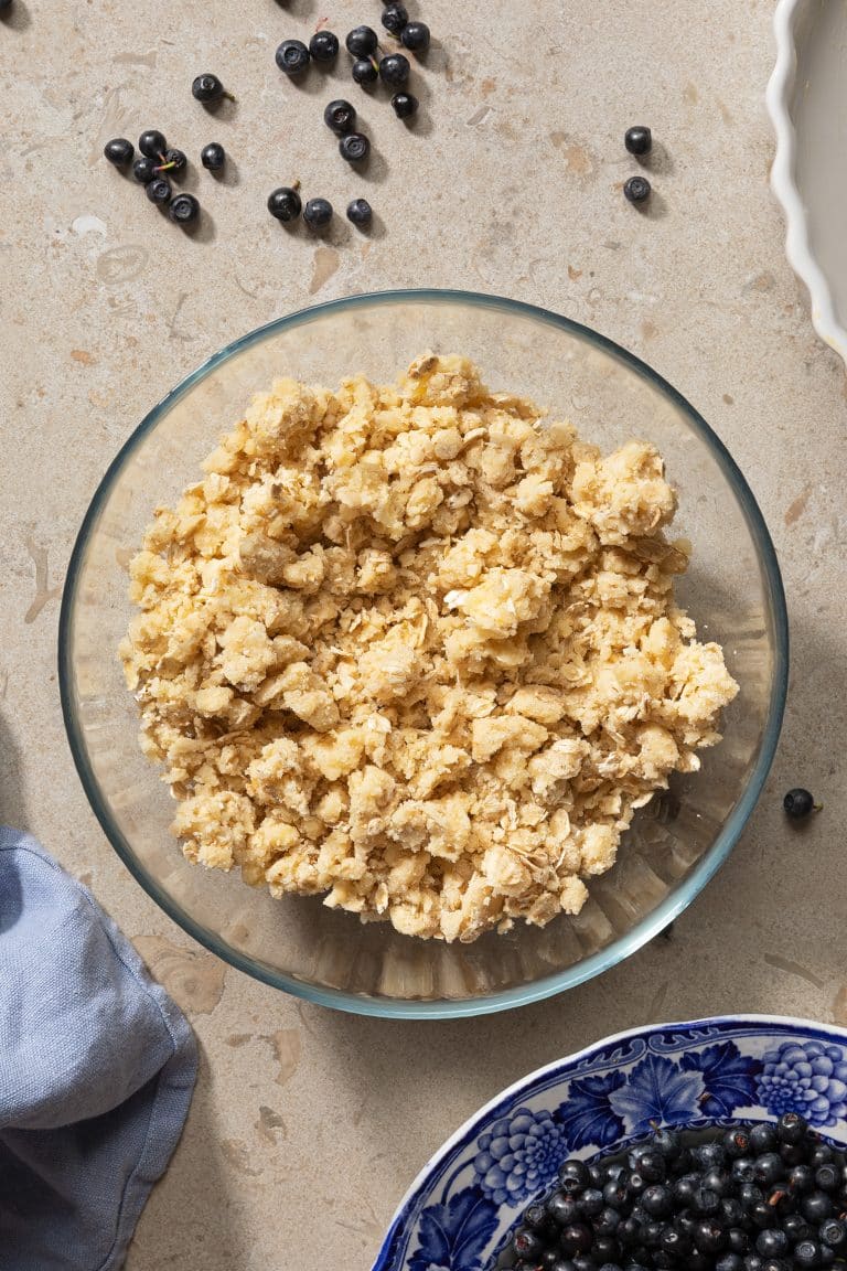 Knäckig blåbärspaj med smuldeg - Bara en kaka till